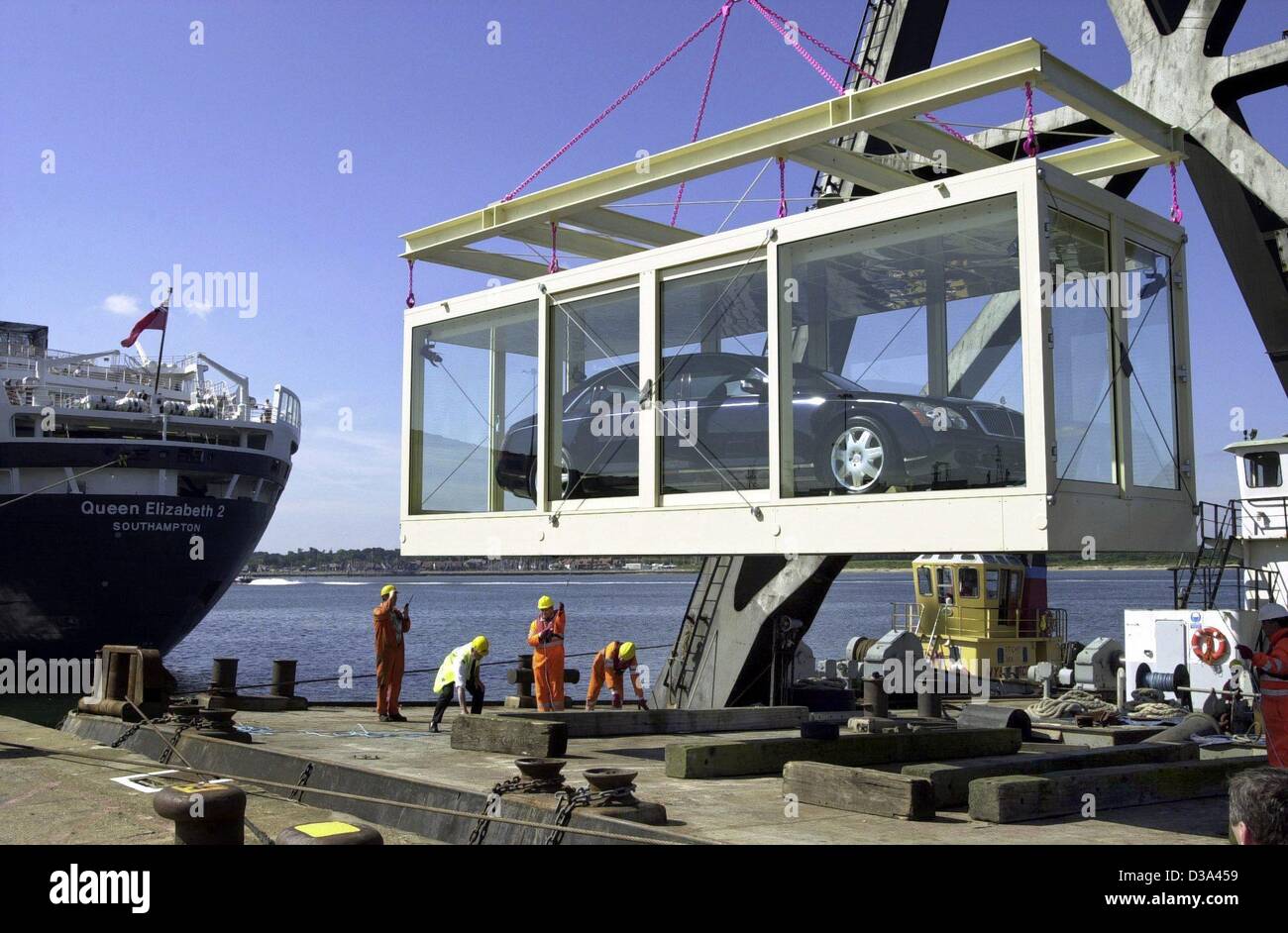 New york 2002 hi-res stock photography and images - Alamy