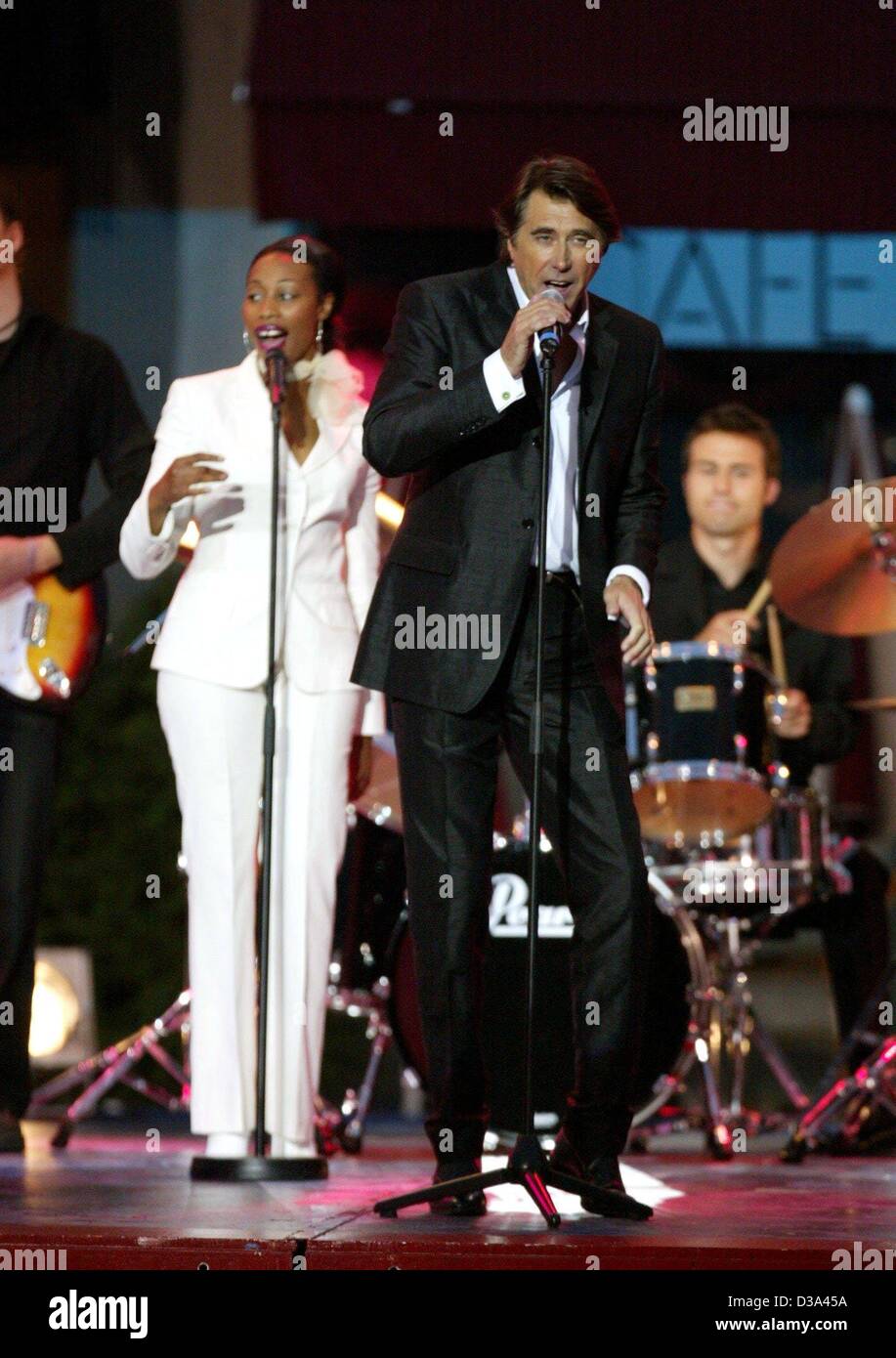 Bryan ferry 2002 hi-res stock photography and images - Alamy