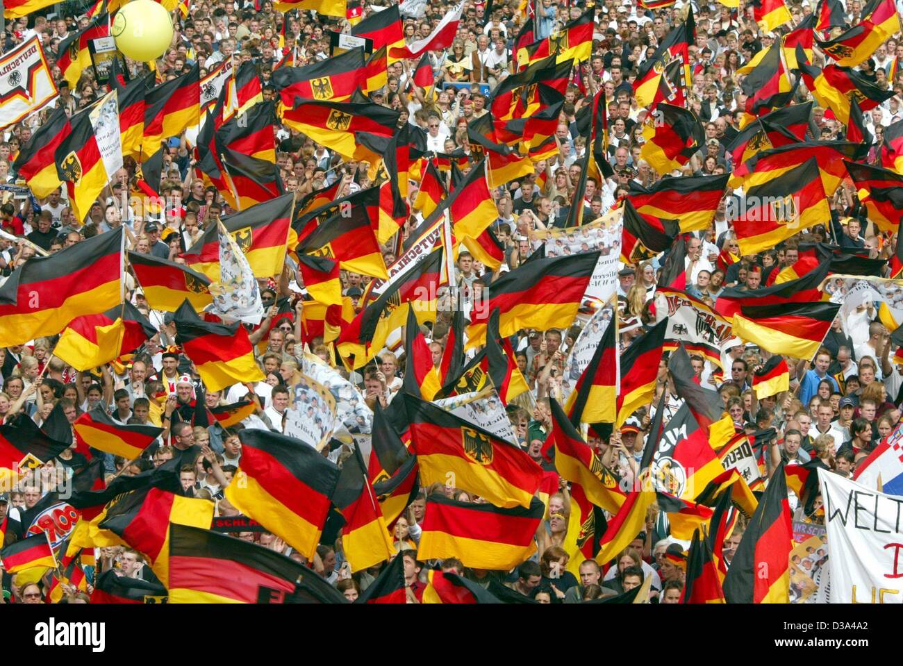 Waving flags world hi-res stock photography and images - Alamy