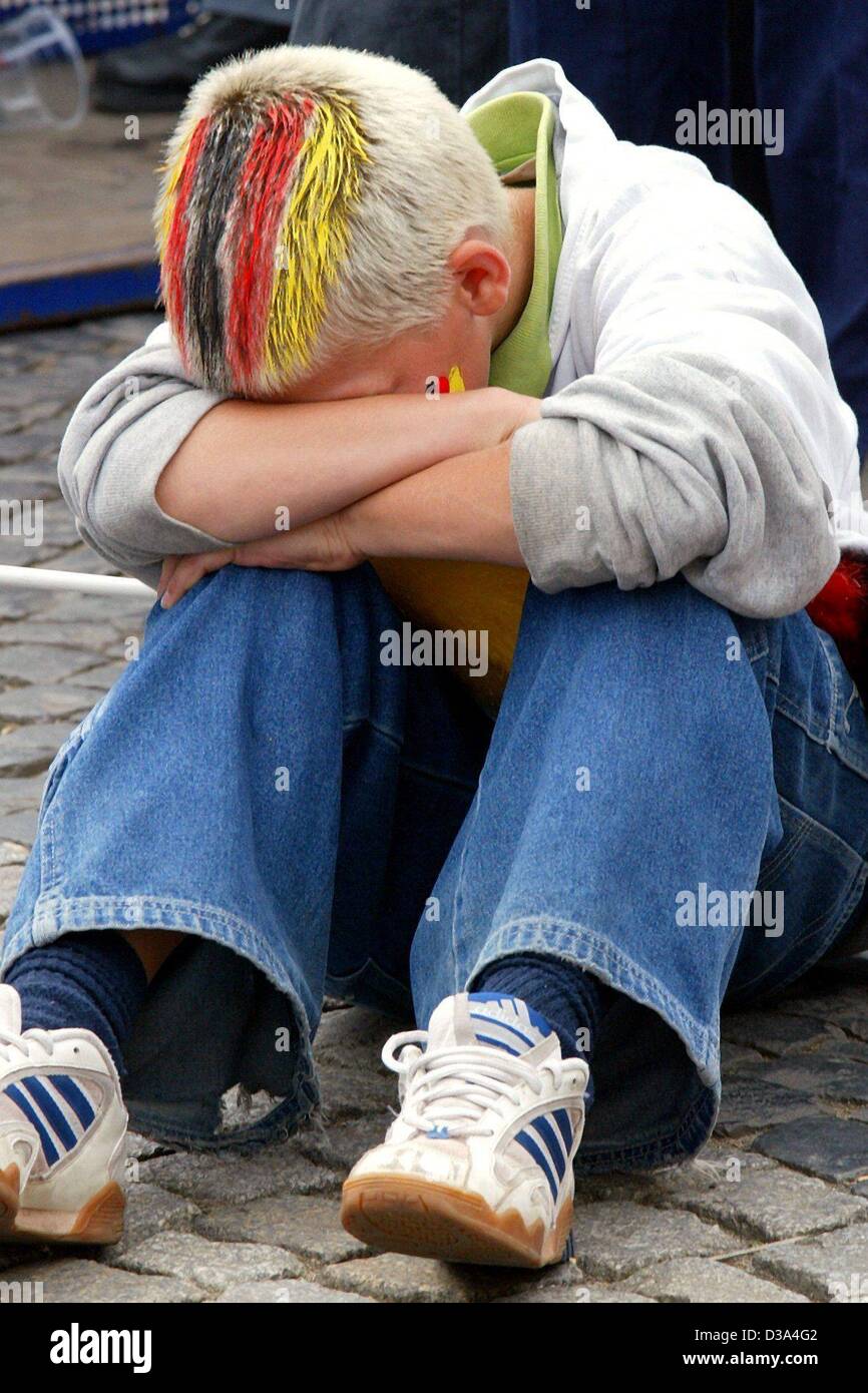 German fan crying hi-res stock photography and images - Alamy