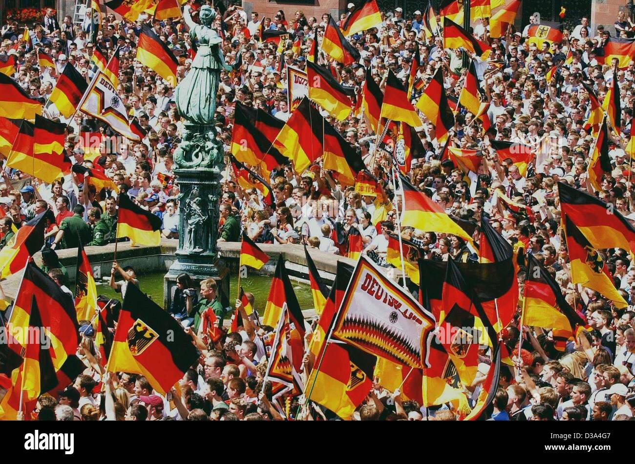 Sea of flags hi-res stock photography and images - Alamy