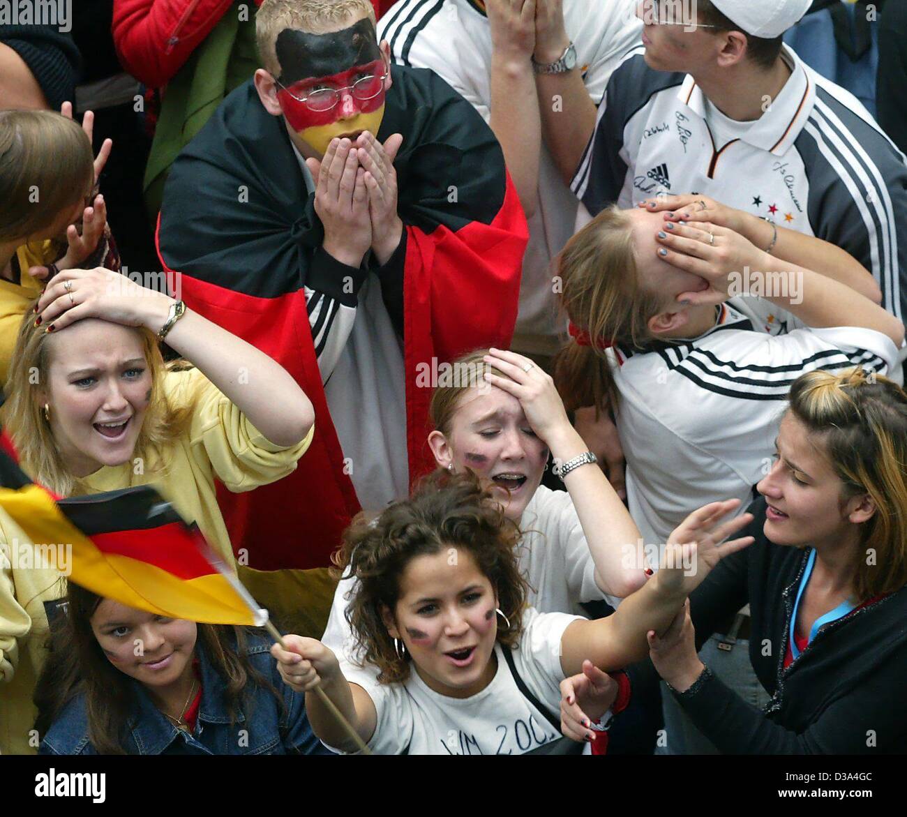 German fan crying hi-res stock photography and images - Alamy