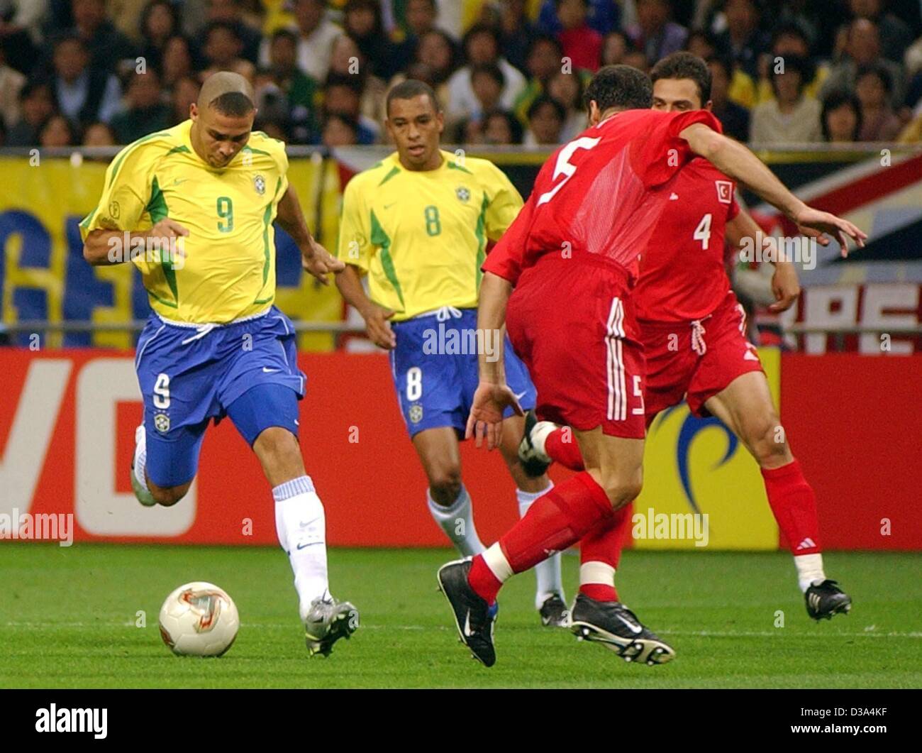 Ronaldo running hi-res stock photography and images - Alamy