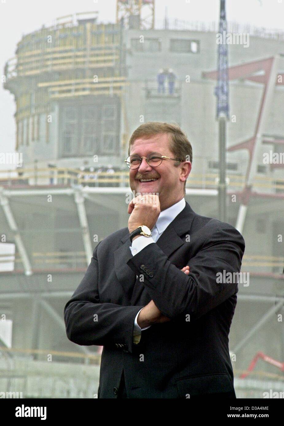 (dpa) - Wendelin Wiedeking, CEO of the German sports car manufacturer ...