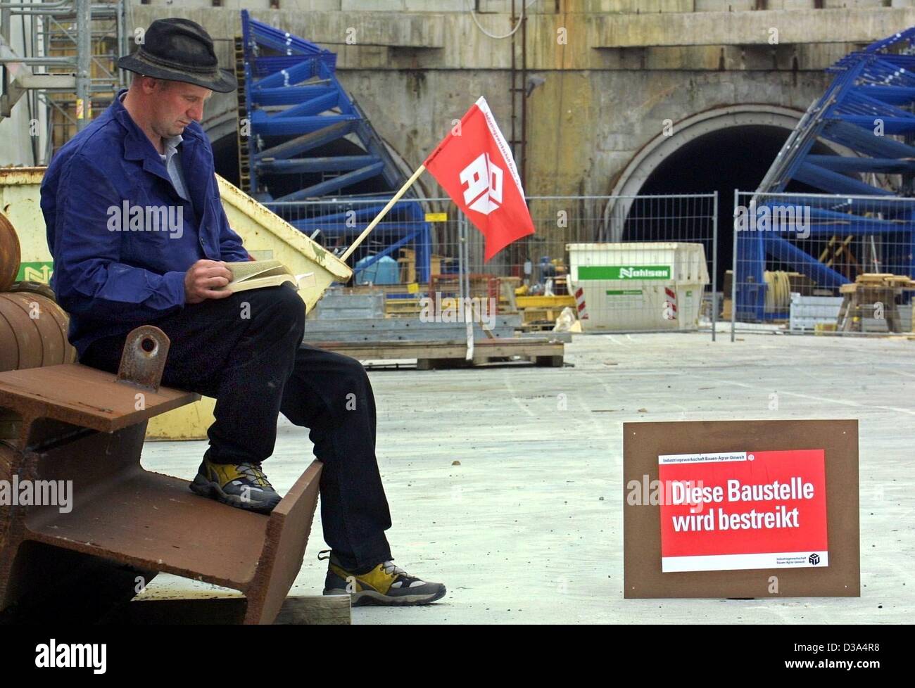 Worker strike poster hi-res stock photography and images - Alamy
