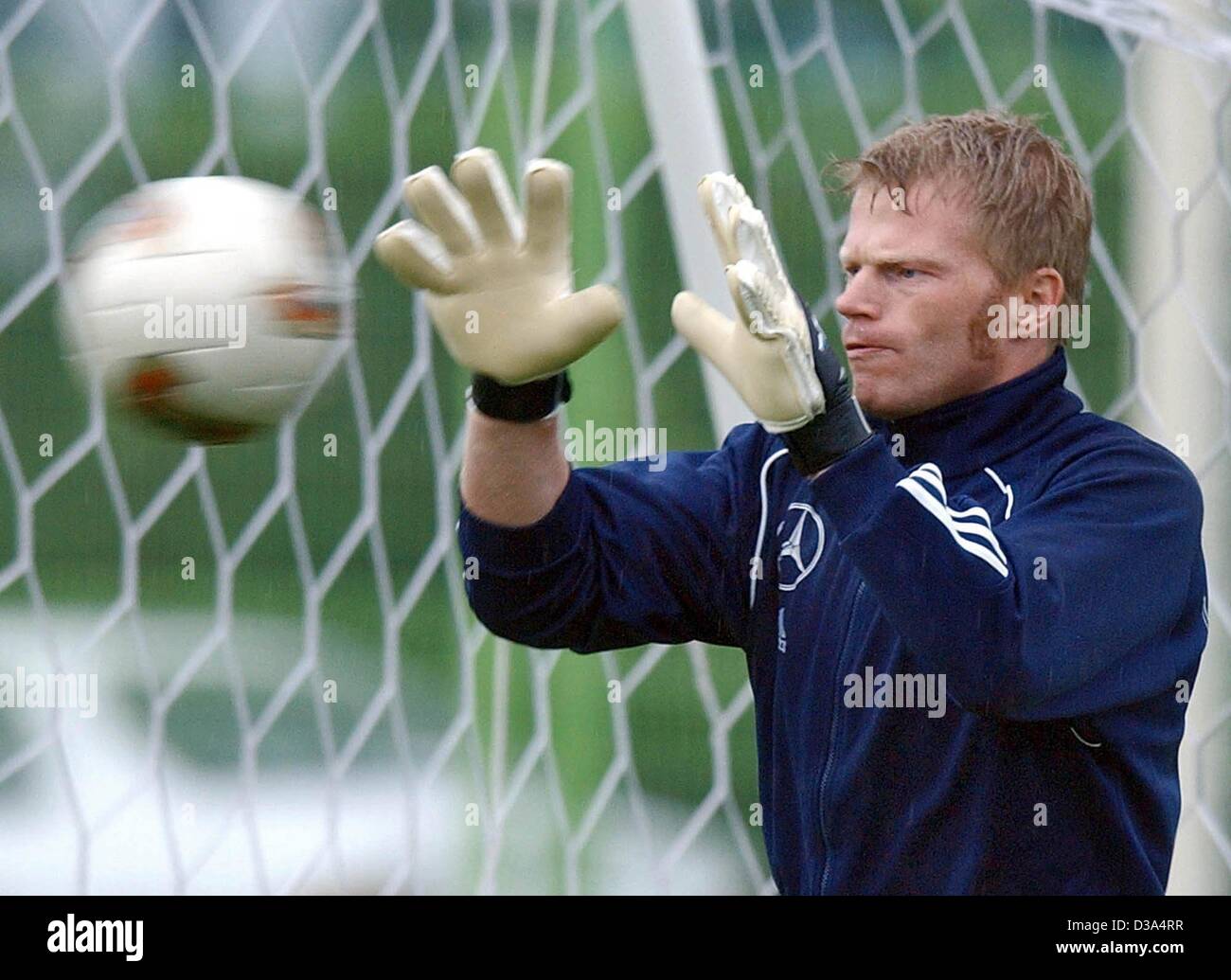 Dpa oliver kahn goalkeeper german hi-res stock photography and images ...