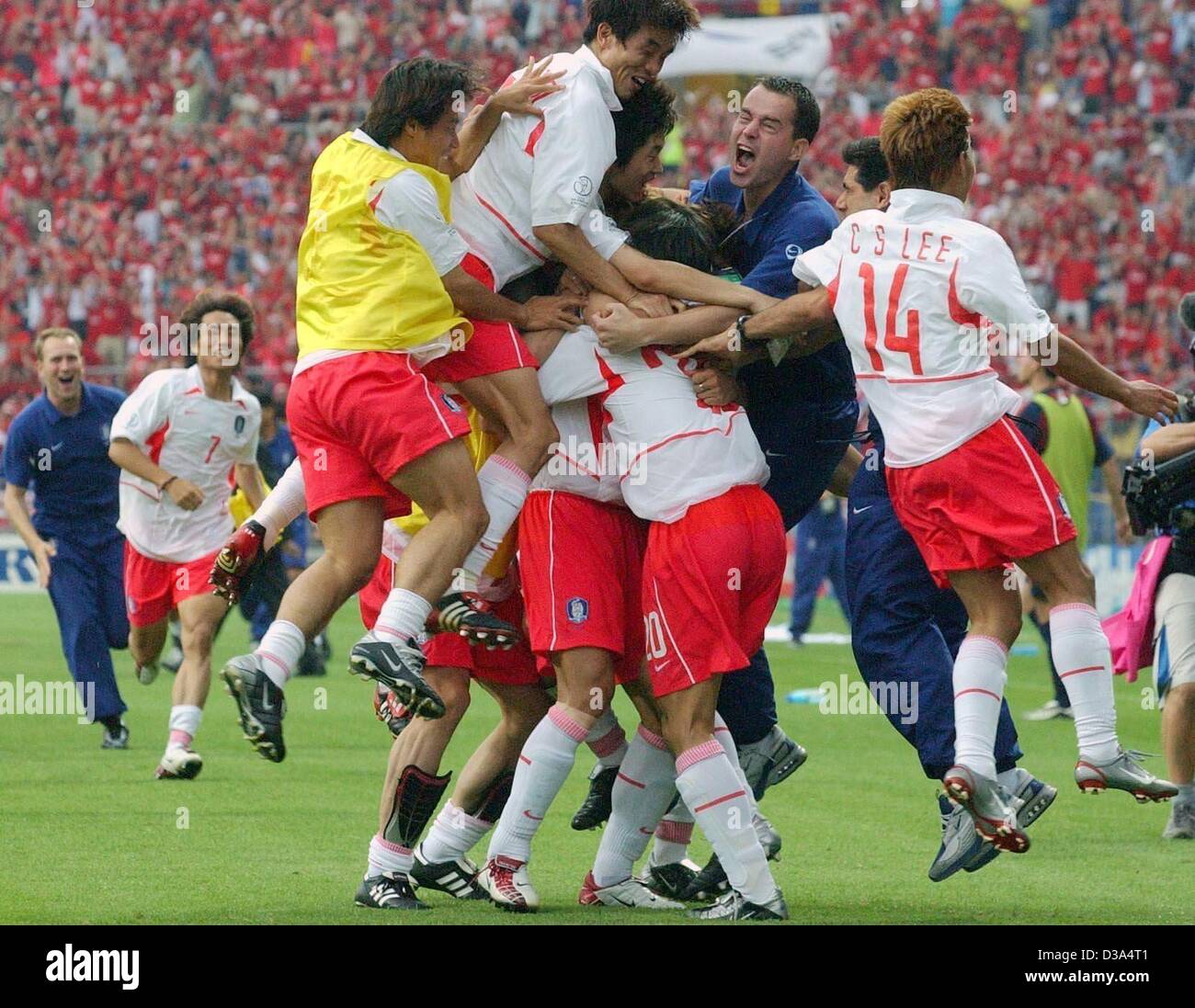 Jumping squad hi-res stock photography and images - Alamy