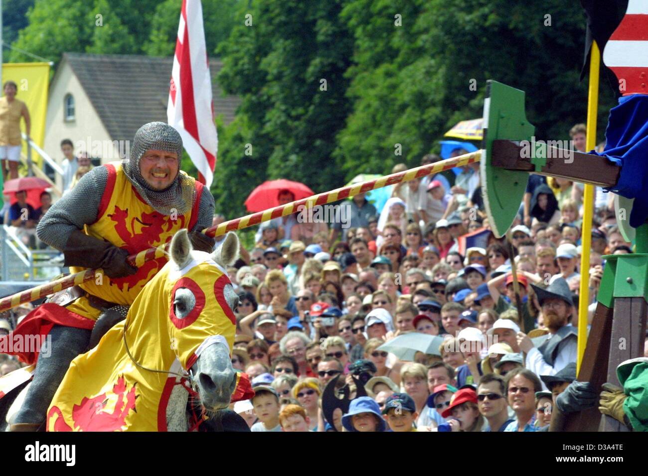 Knight stabs hi-res stock photography and images - Alamy