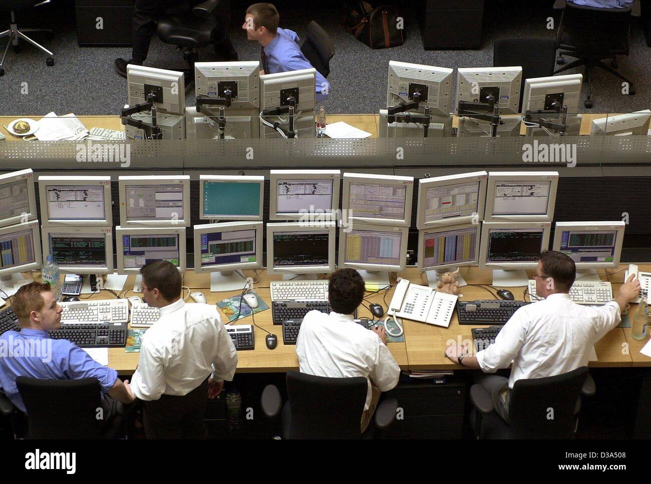 German stock exchange of group hi-res stock photography and images - Alamy