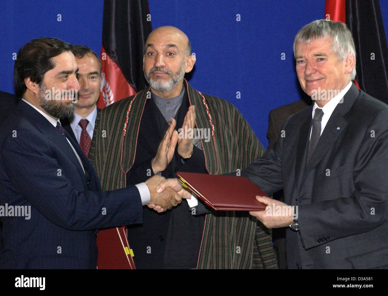 Politics pol diplomacy politician handshake smiling germany hi-res ...