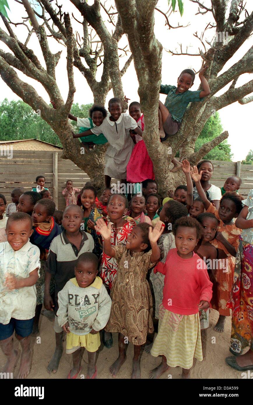 Malawi children health hi-res stock photography and images - Alamy