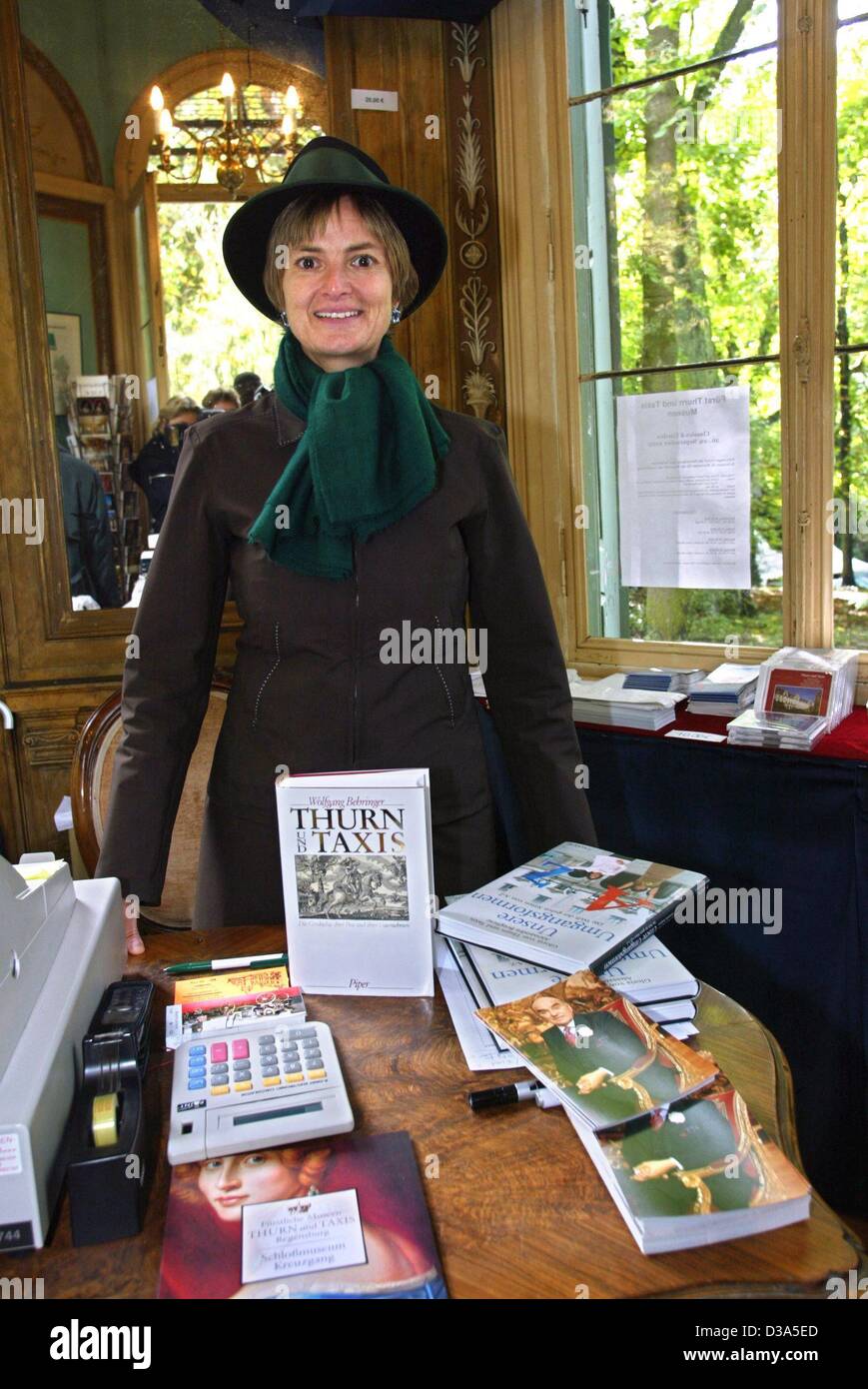 Gloria princess thurn taxis poses hi-res stock photography and images ...