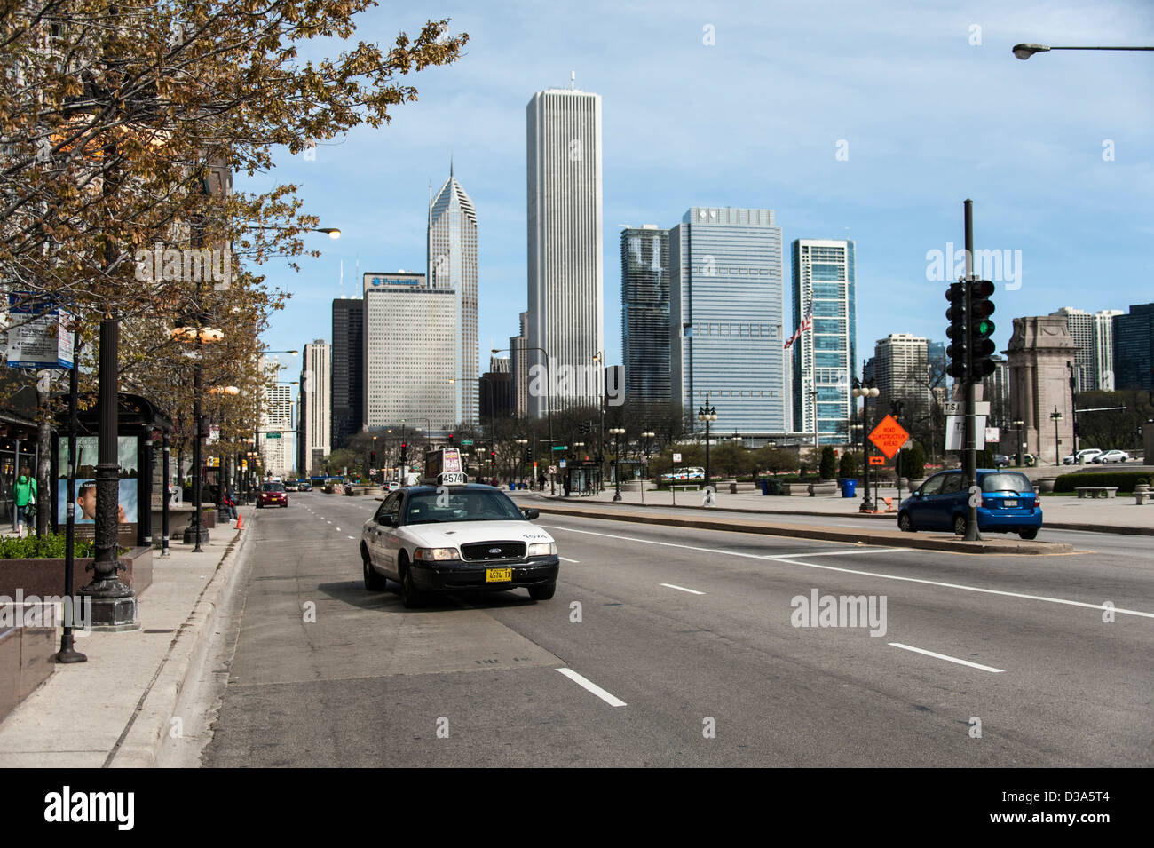 Michigan avenue chicago cars hi-res stock photography and images - Alamy