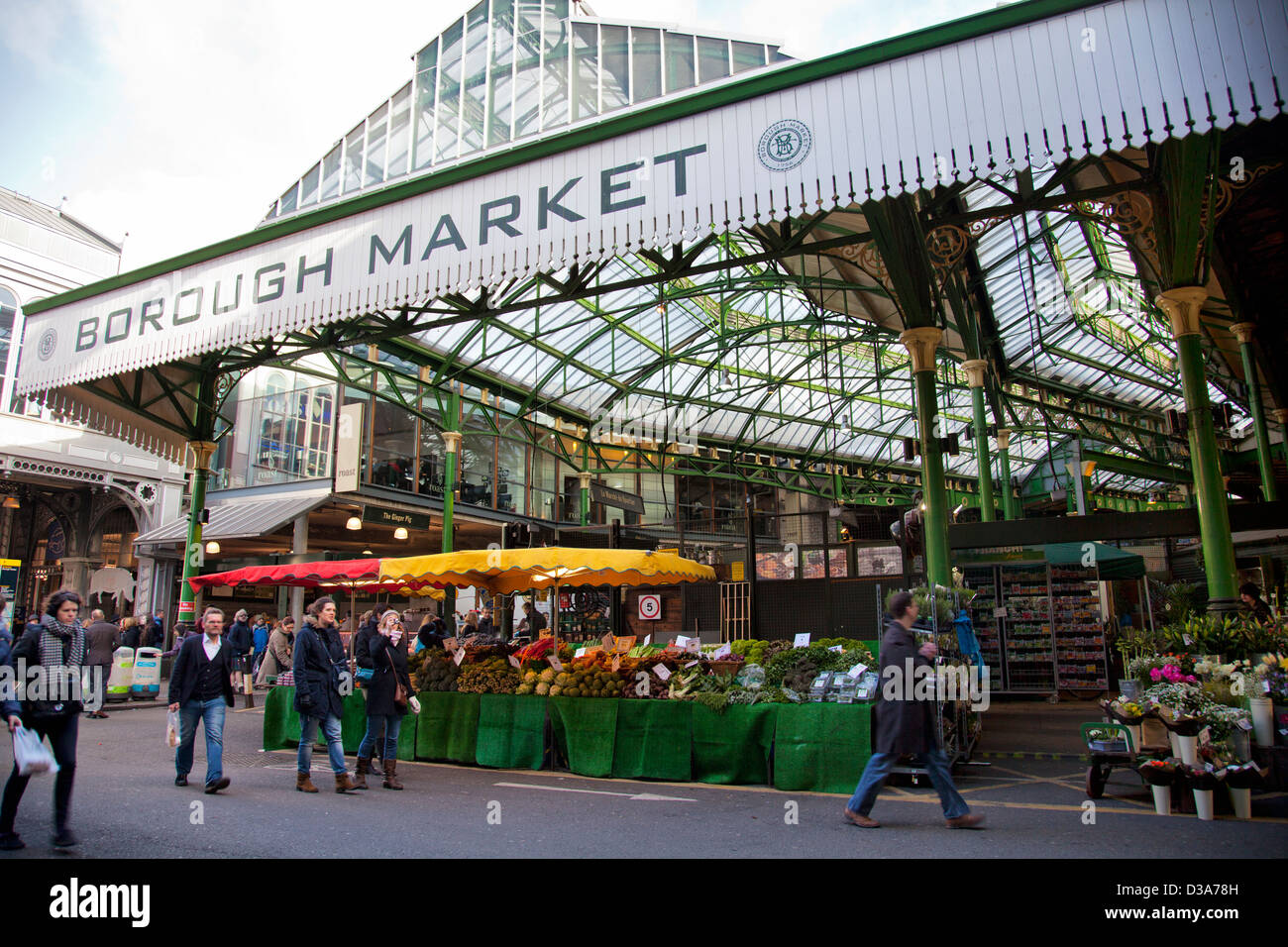 Wholesale market uk fruit hi-res stock photography and images - Alamy