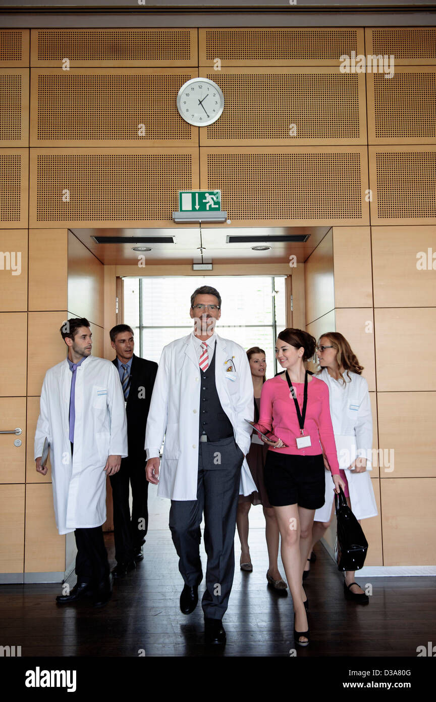 Vertical business suit doctors hi-res stock photography and images - Alamy