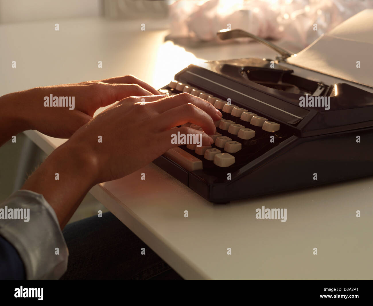 Person typing on manual typewriter hi-res stock photography and images ...