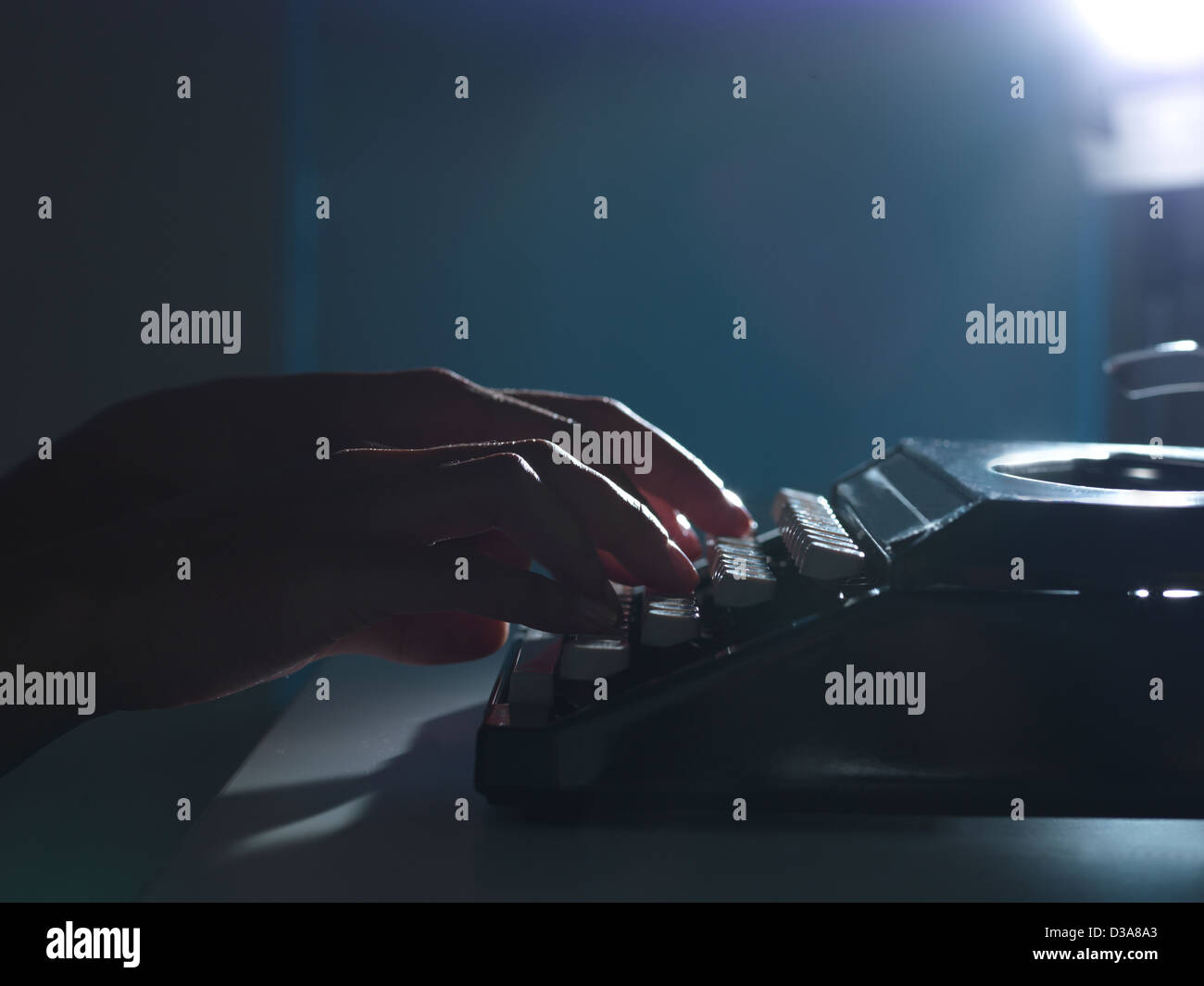 Woman and manual typewriter hi-res stock photography and images - Alamy