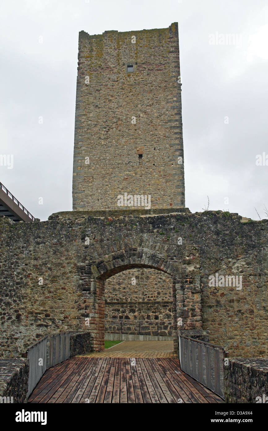 Square keep castle hi-res stock photography and images - Alamy