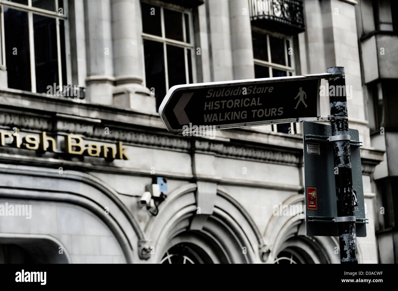 Brown Tourist sign for walking tours, Dublin city Stock Photo - Alamy