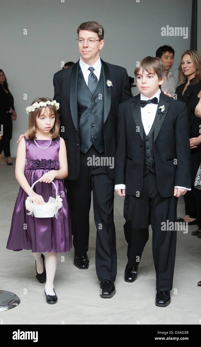 Manhattan, New York, USA. 14th February 2013. LAURIE ANN PHILLIPS and ...