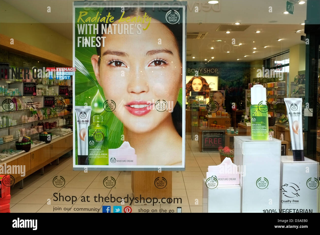The body shop hi-res stock photography and images - Alamy