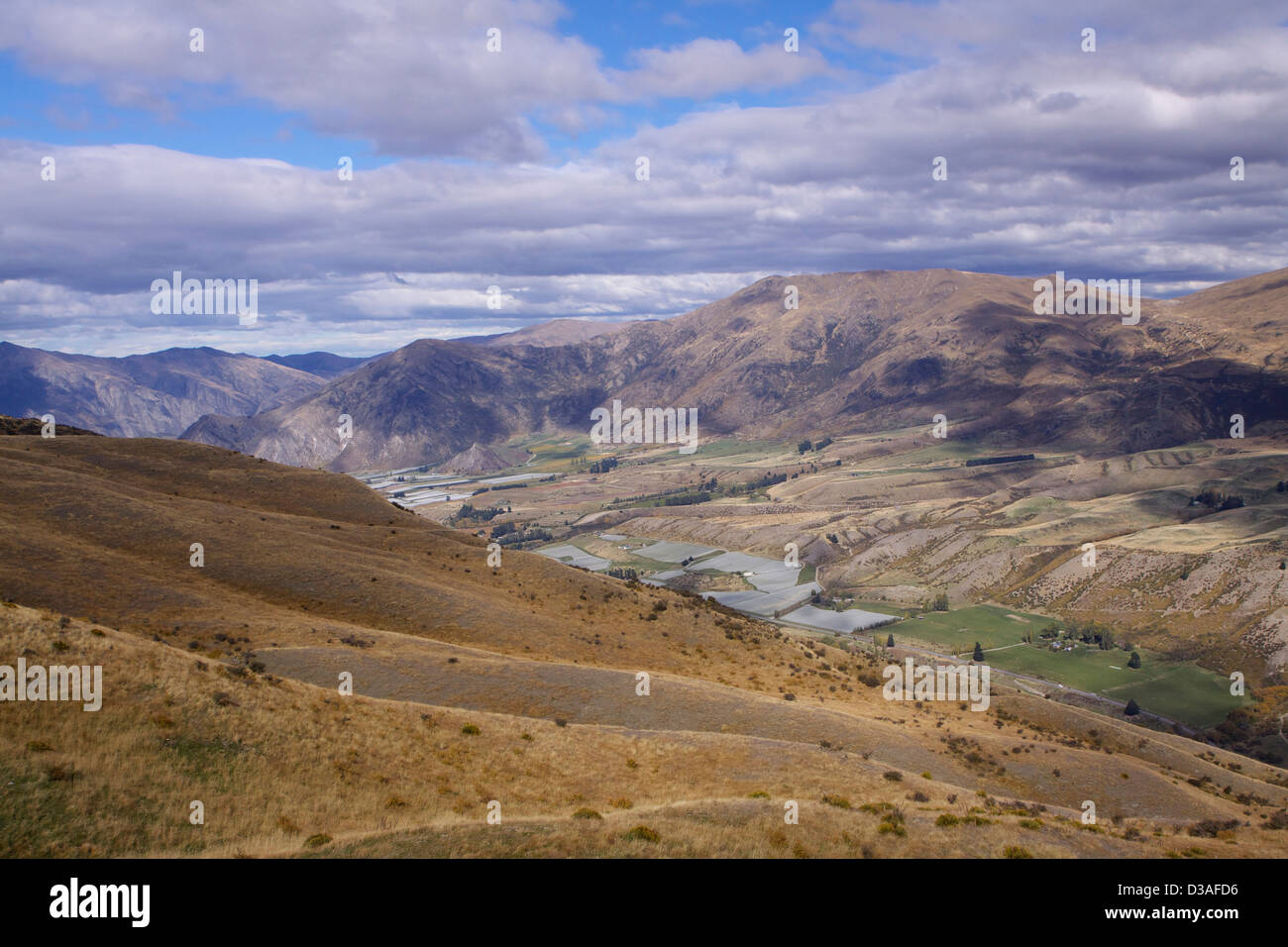 Queenstown mountain ranges hi-res stock photography and images - Alamy