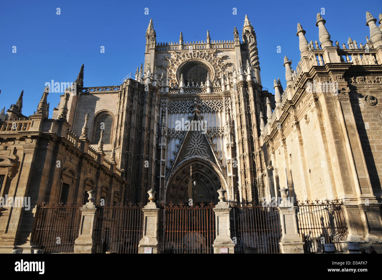 seville cathedral entrance Stock Photo - Alamy
