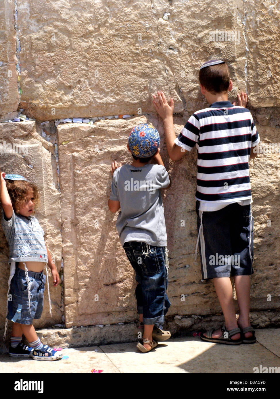 Boys praying at Wailing Wall, Jerusalem, Israel Stock Photo - Alamy