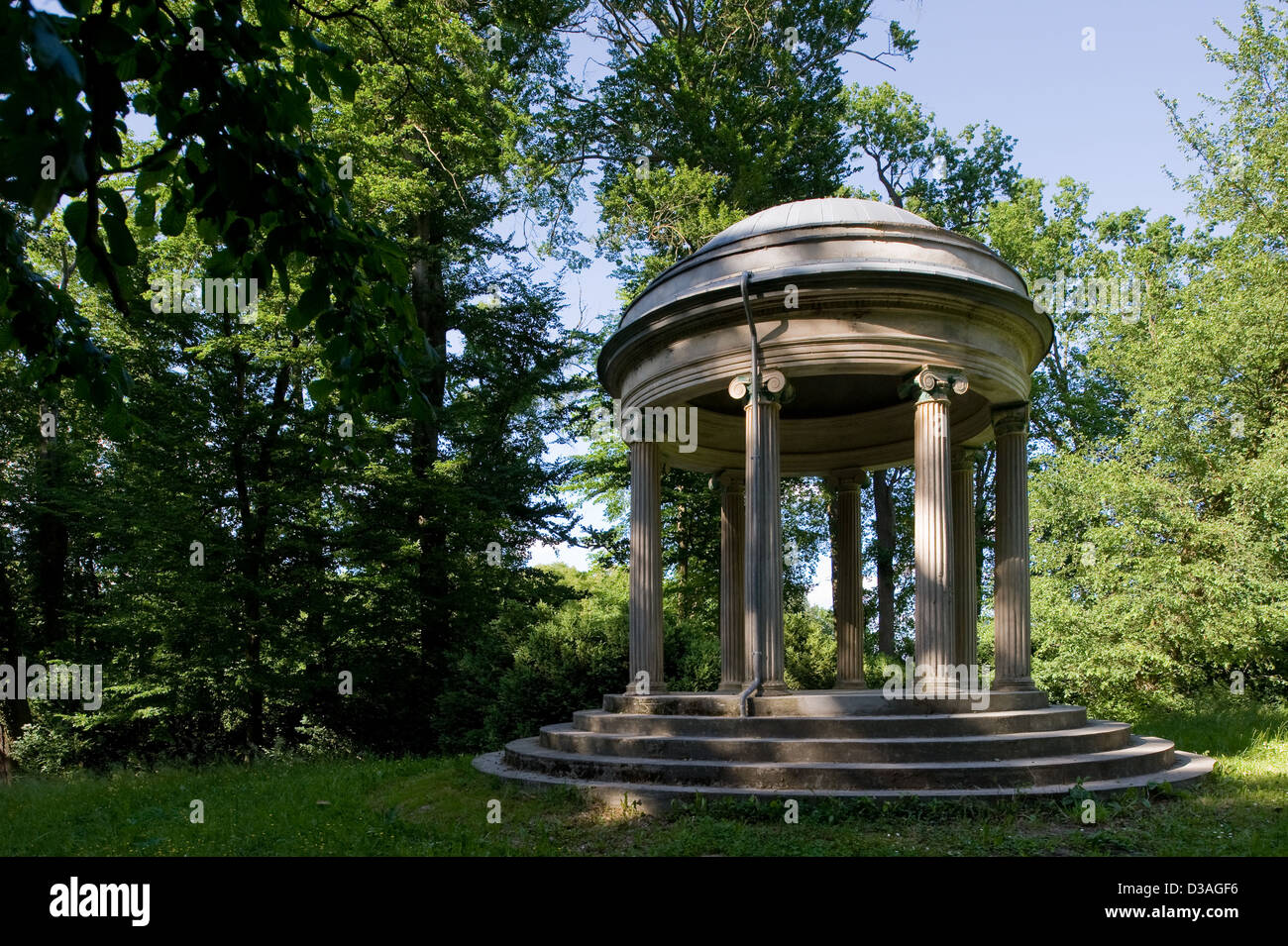 Circular temple hi-res stock photography and images - Alamy