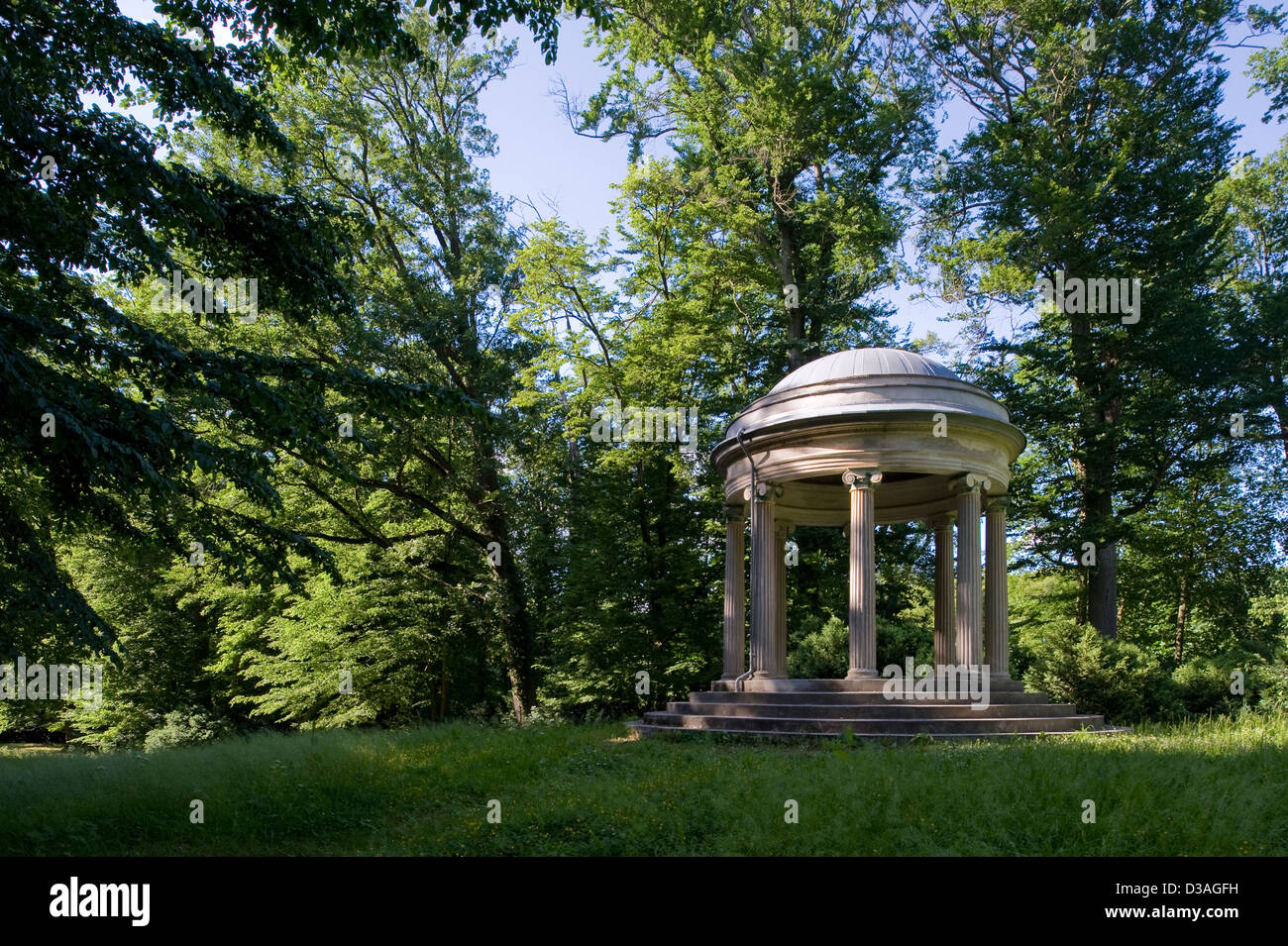 Circular temple hi-res stock photography and images - Alamy