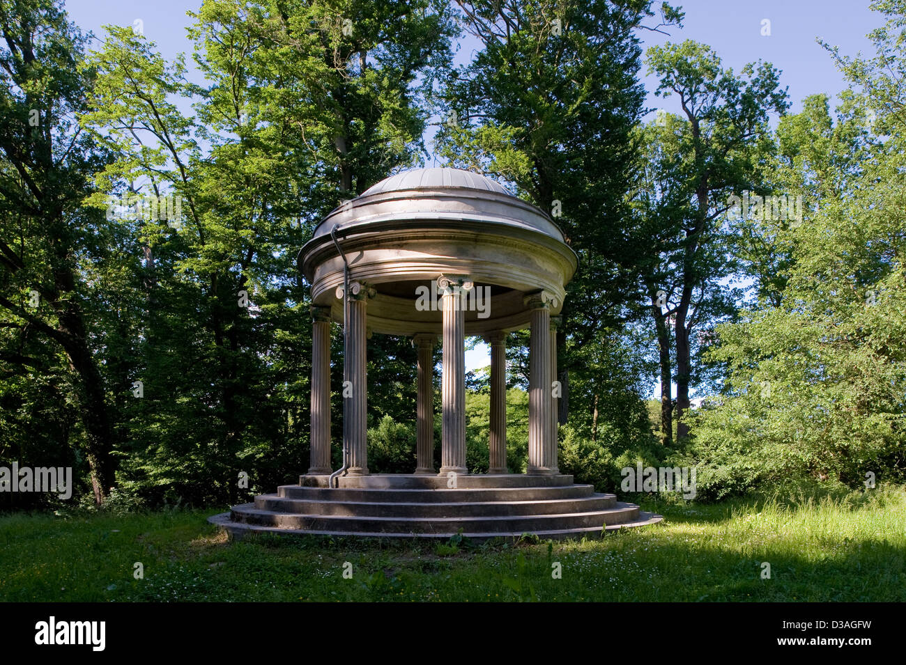 Circular temple hi-res stock photography and images - Alamy