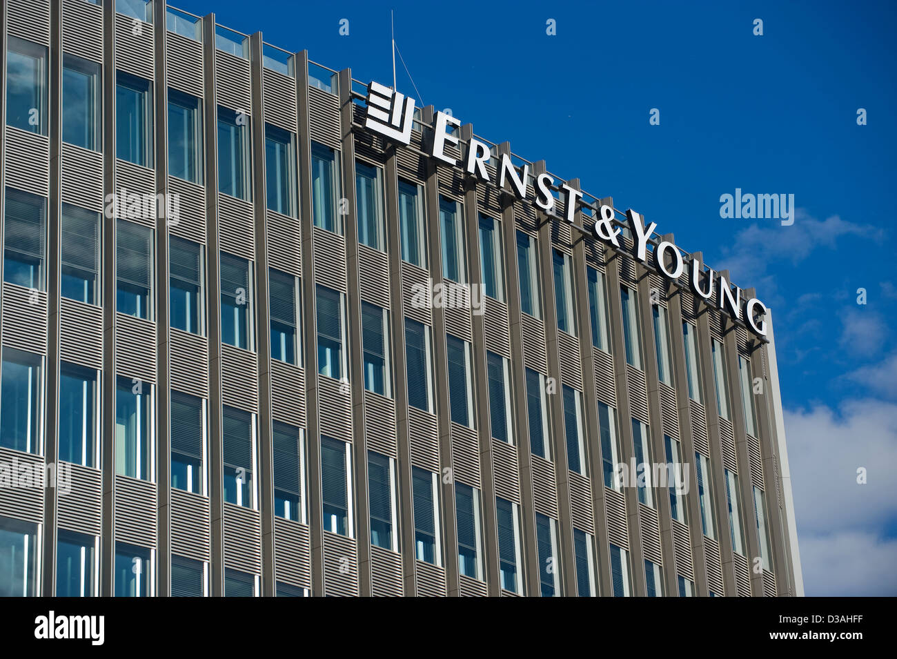Ernst And Young Office High Resolution Stock Photography and Images - Alamy