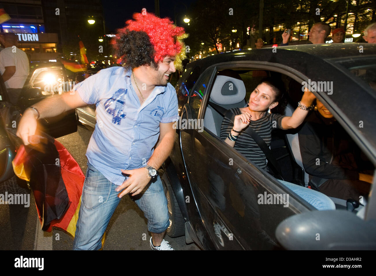 Flirts hi-res stock photography and images - Alamy