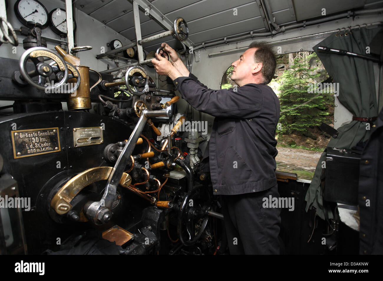 Train operations hi-res stock photography and images - Alamy