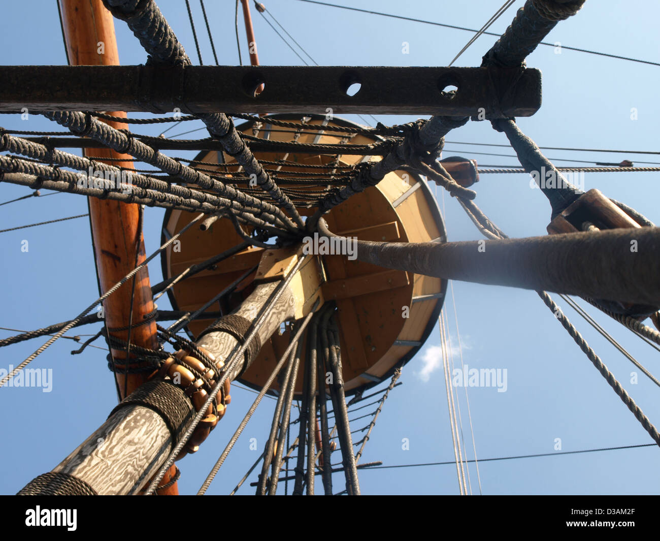 Mayflower Crows nest and rigging Stock Photo - Alamy