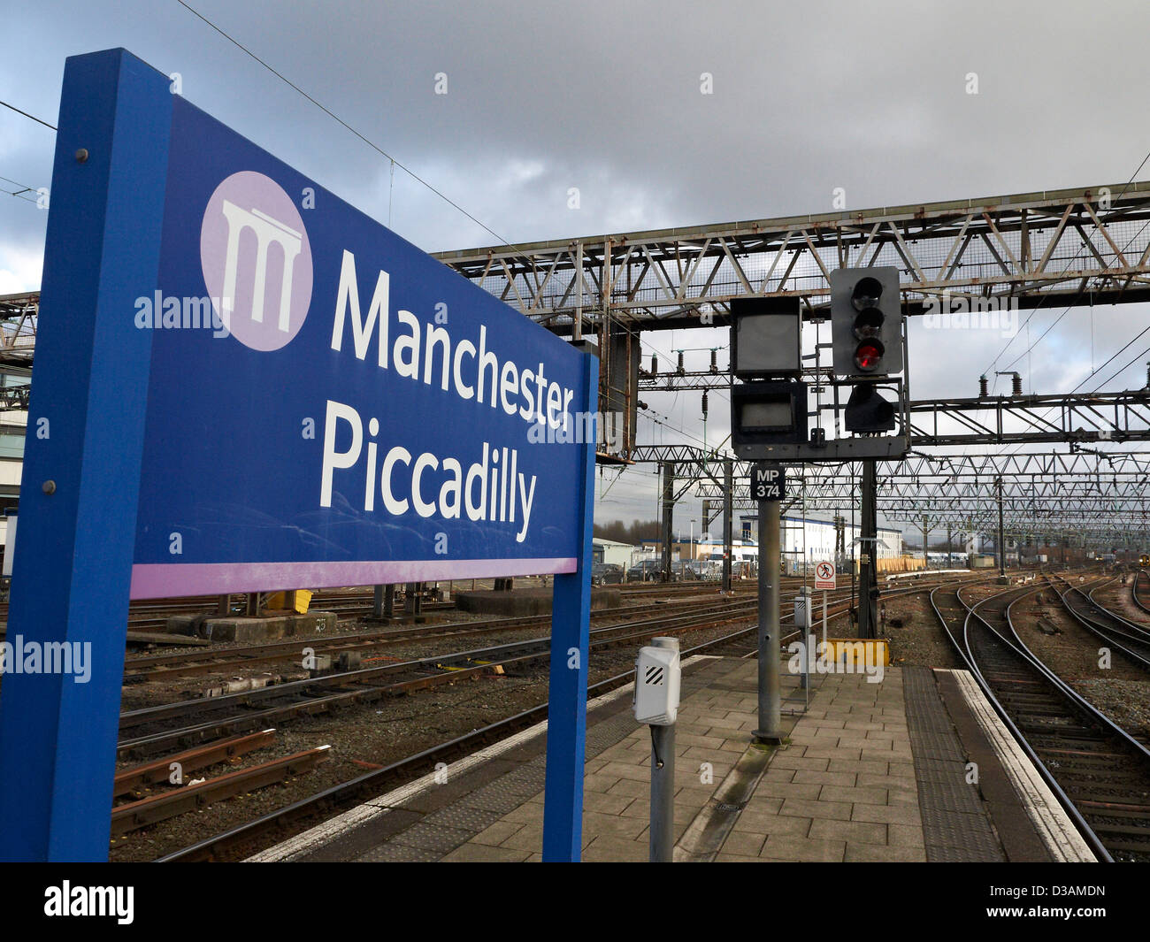 Manchester Piccadilly railway station UK Stock Photo - Alamy