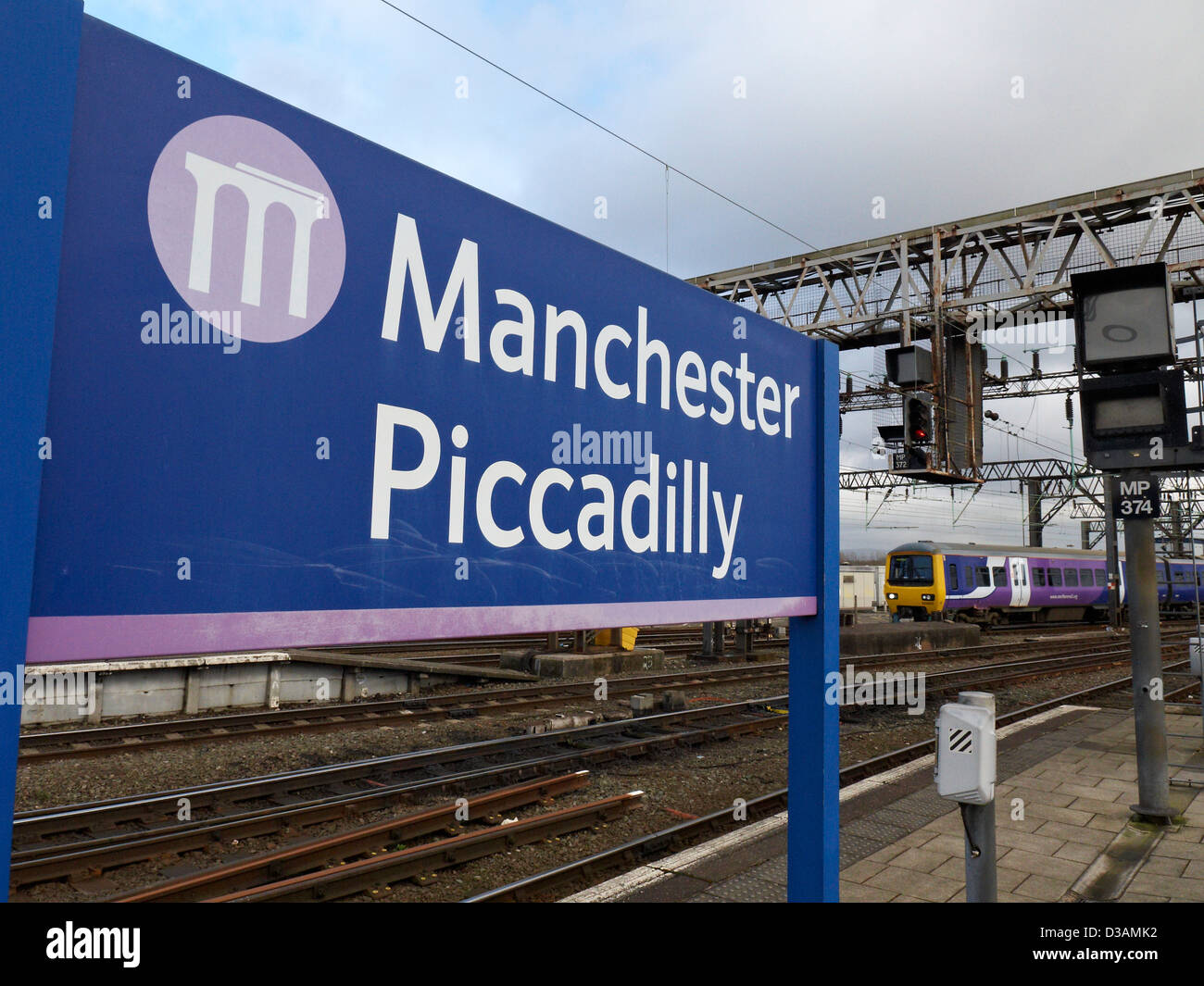 Manchester piccadilly station sign hi-res stock photography and images ...