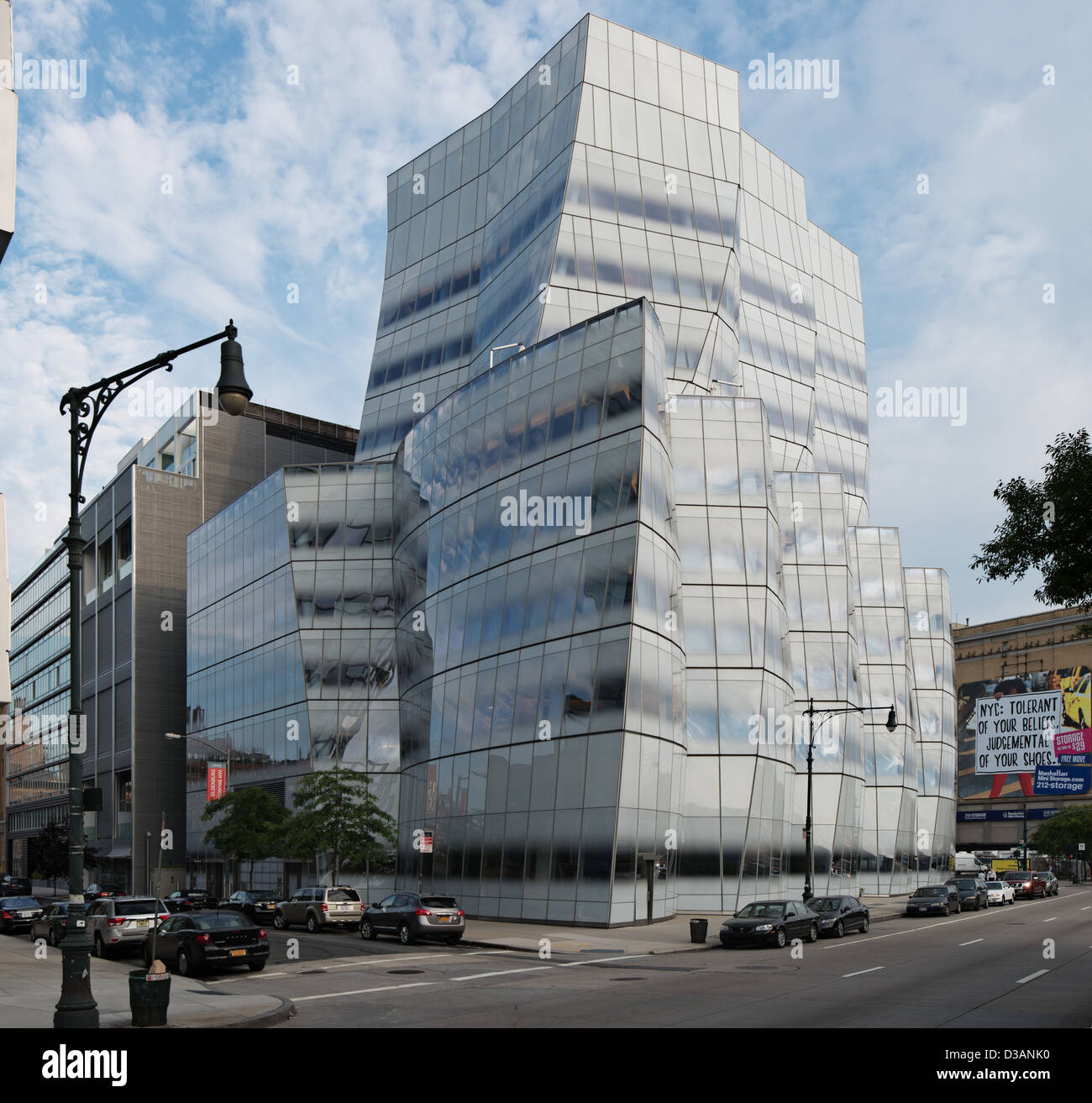 IAC Headquarters offices building by architect Frank Ghery 550 West ...