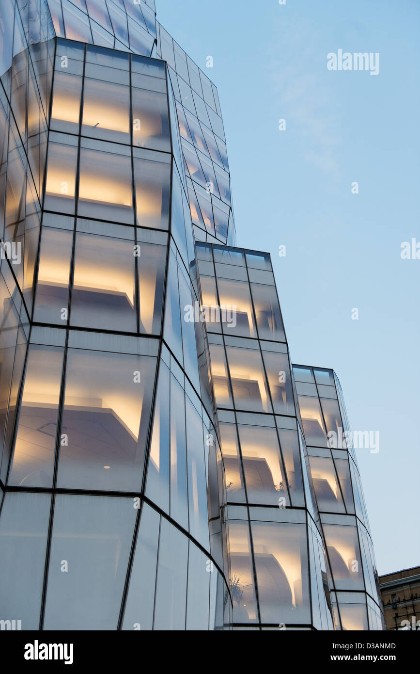 IAC Headquarters offices building by architect Frank Ghery 550 West ...