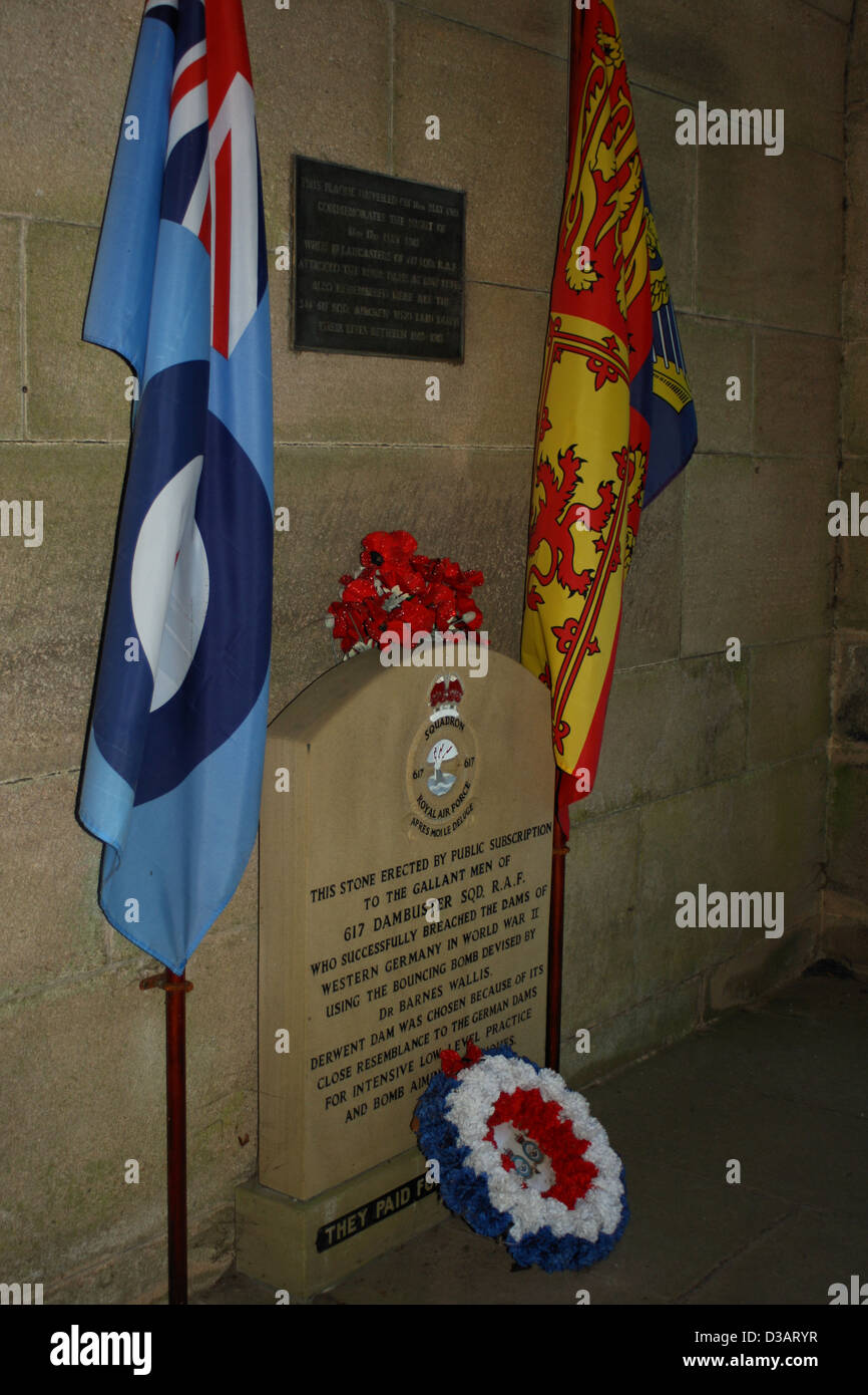 Dambusters RAF memorial at the Ladybower reservoir in the upper Derwent ...