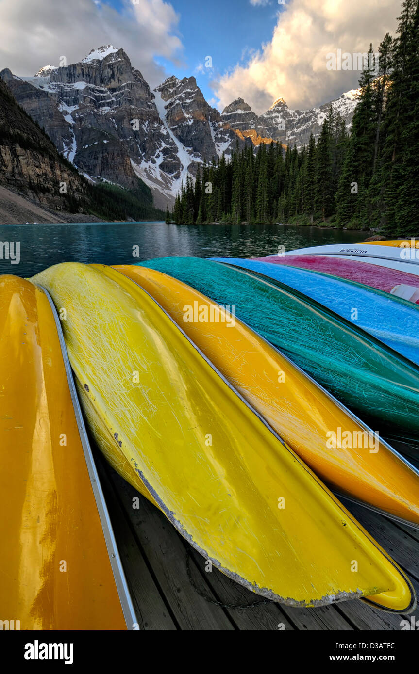 Ten canoes hi-res stock photography and images - Alamy
