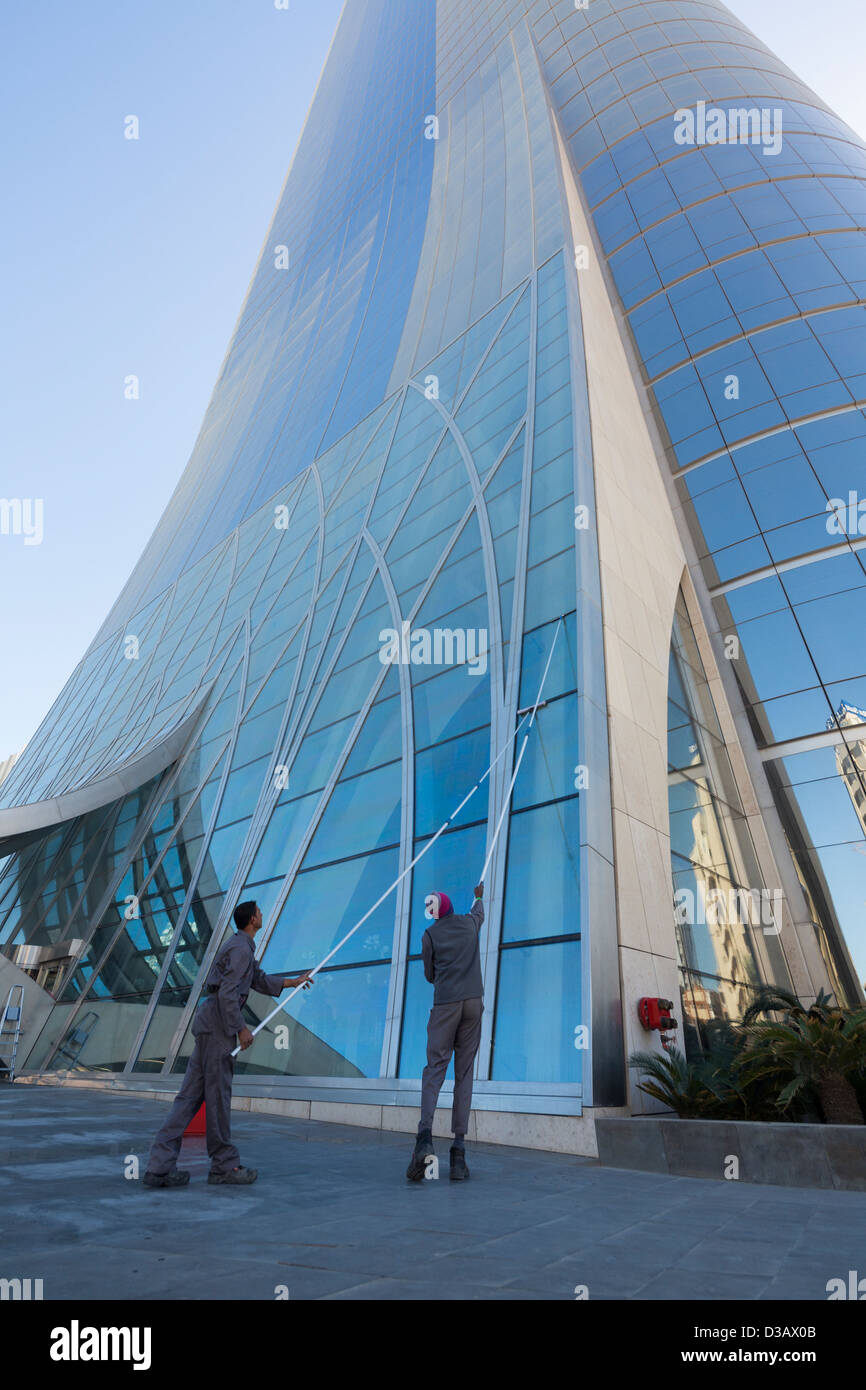 window cleaners, Al Hamra Tower, Kuwait City, Kuwait Stock Photo - Alamy