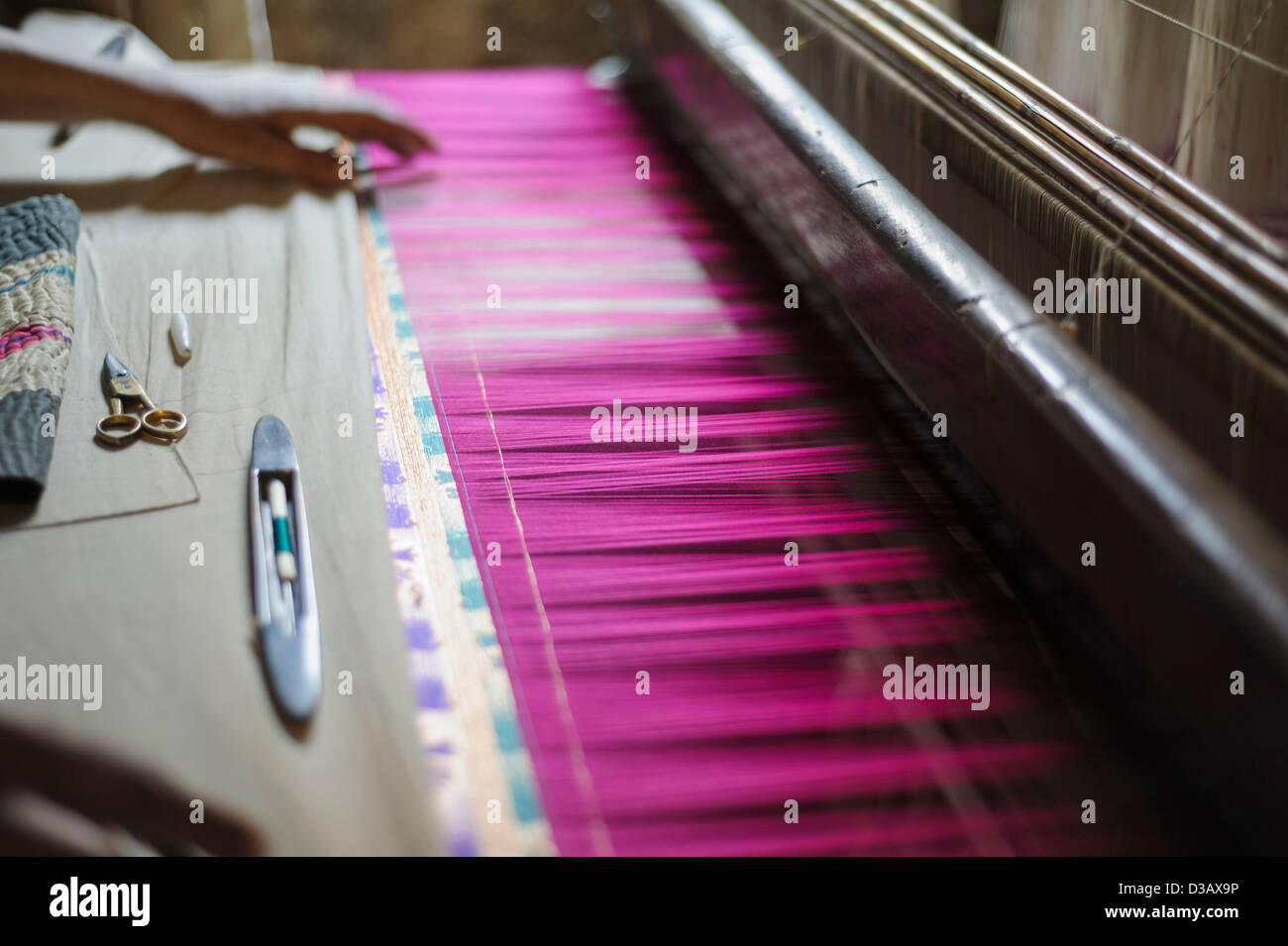 African weaving loom hi-res stock photography and images - Alamy