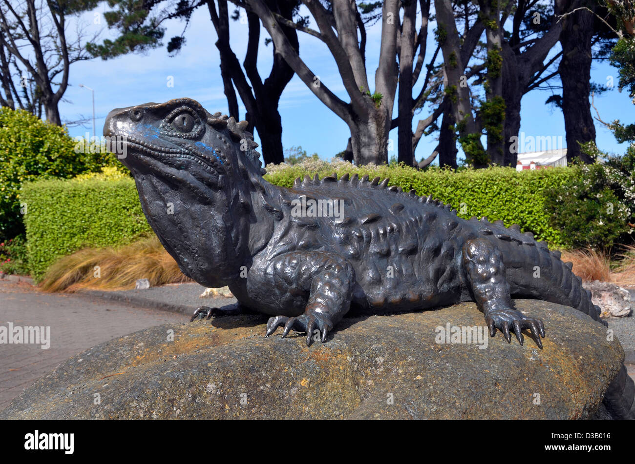 Bronze Tuatara at Southland Museum and Art Gallery, Invercargill ...