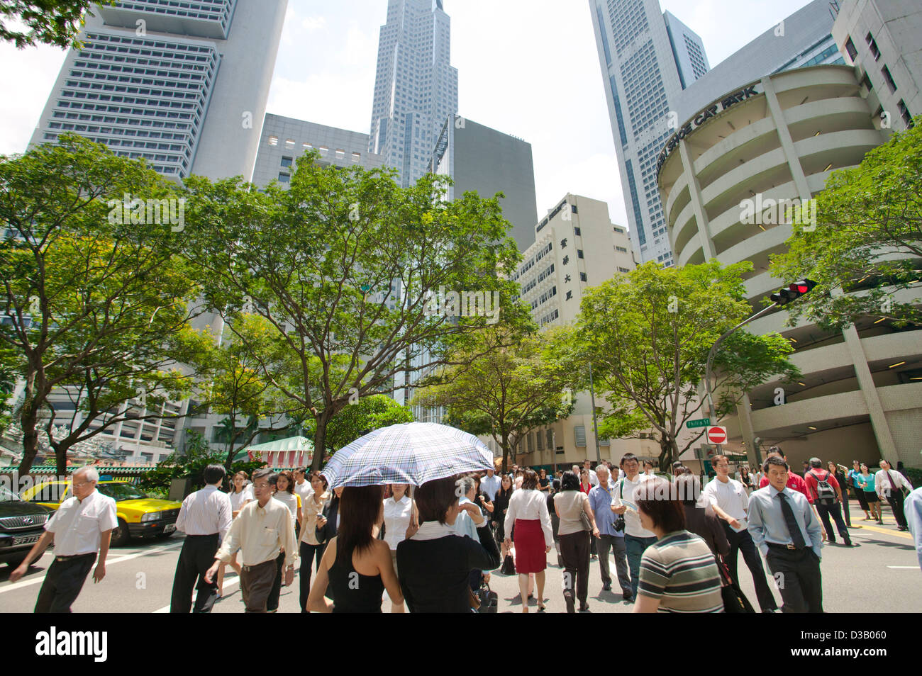 Singapore, busy Church St. pedestrian crossing from Chinatown to the ...