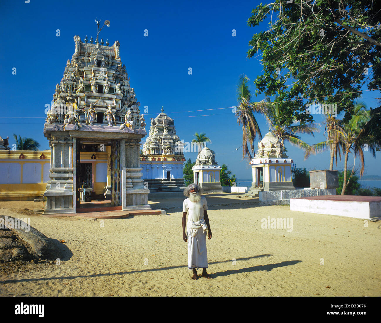 Sri Lanka, Trincomalee, Brahmin priest at Koneswaram Hindu Temple Stock ...