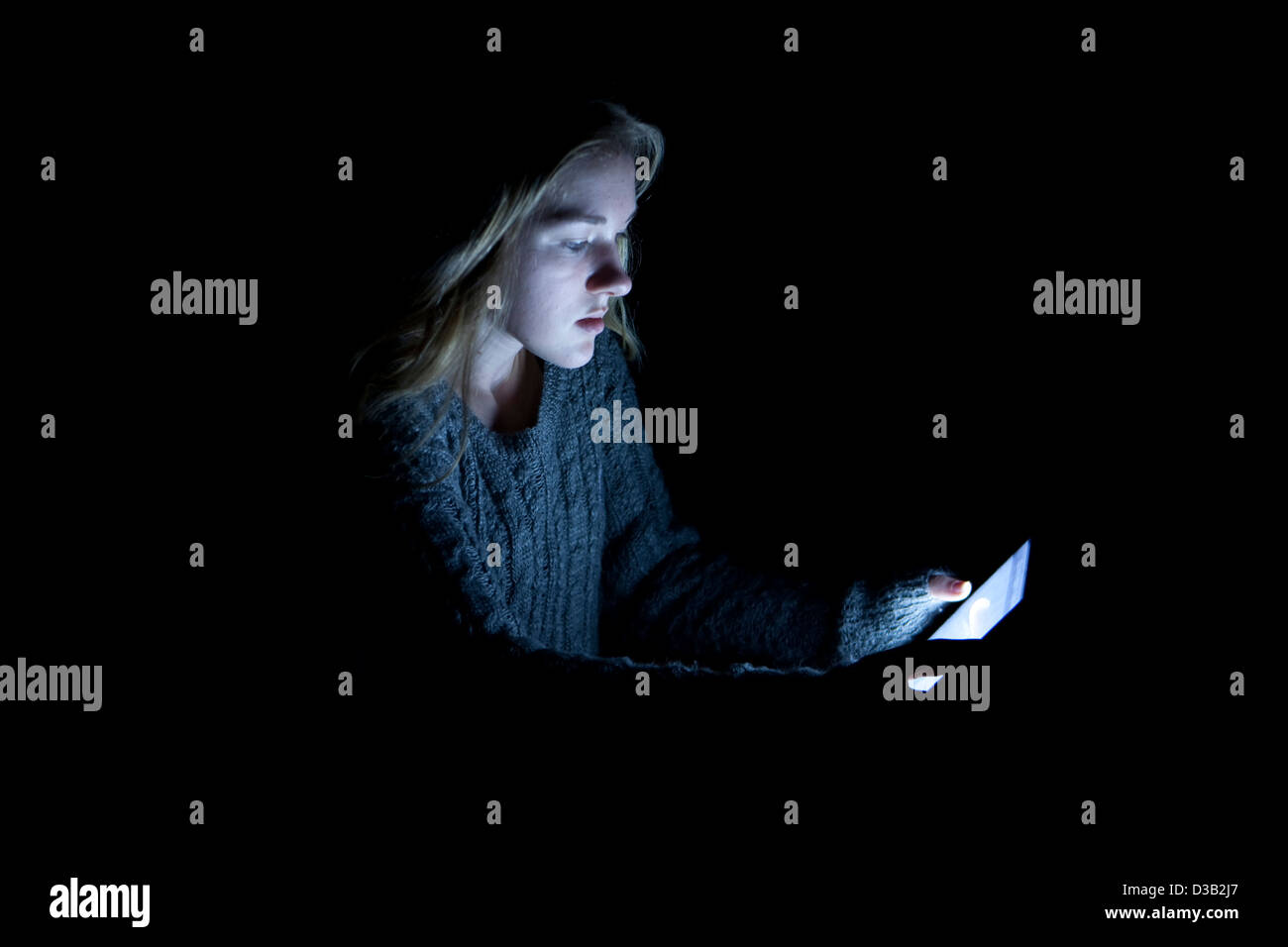 Girl in dark room hi-res stock photography and images - Alamy