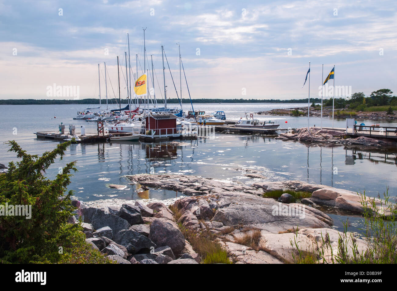 Cruise boat dock pier hi-res stock photography and images - Alamy