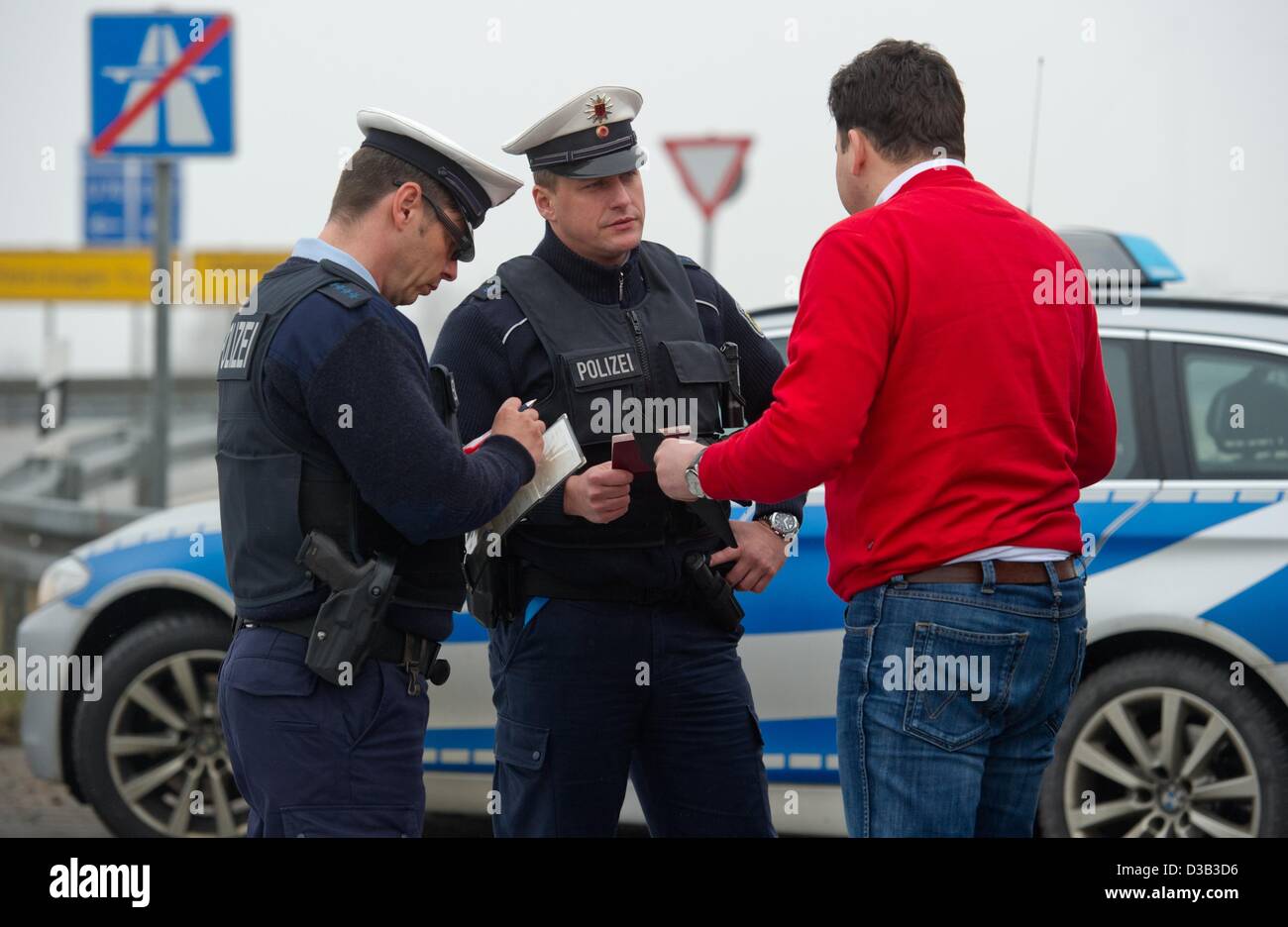 Border control check in hall hi-res stock photography and images - Alamy