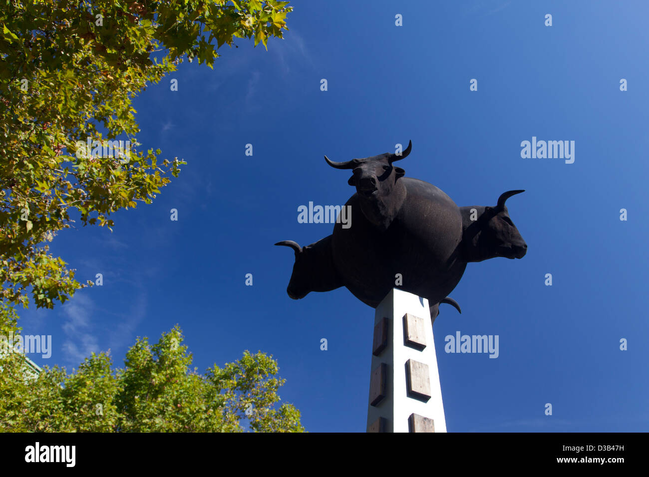 Sculpture of 4 bulls outside the Bull ring, "El Mundo De Los Toros ...